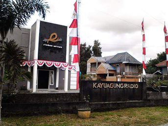 90,4 Kayuagung Radio - Kab. Ogan Komering Ilir | Mbizmarket.co.id