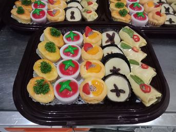 Lien Cakes - Kota Surabaya | Mbizmarket.co.id