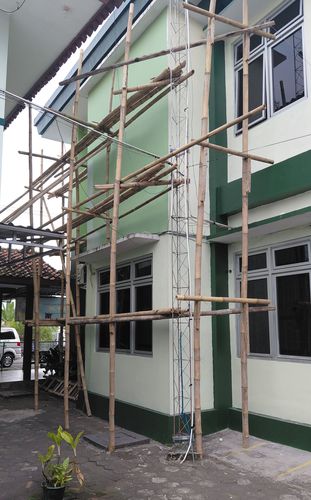 Alat Bantu Kerja Perancah Bambu