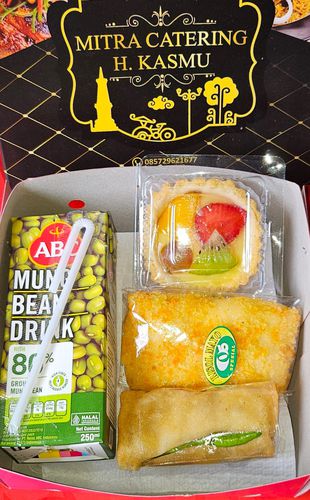 SNACK BOX Minuman Kemasan 135 by haji kasmu katering