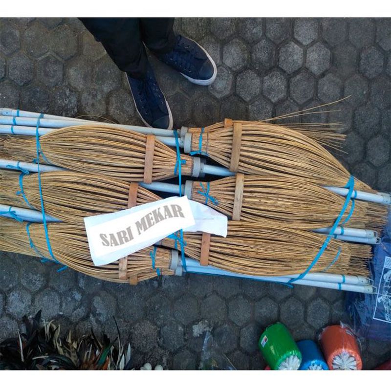 Sapu Lidi Gagang Kayu