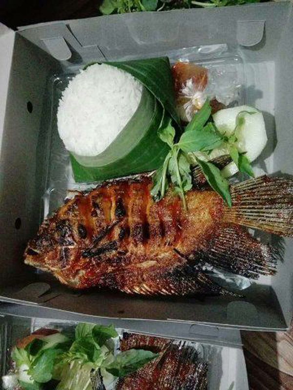 Nasi kotak menu ikan - Ikan Goreng