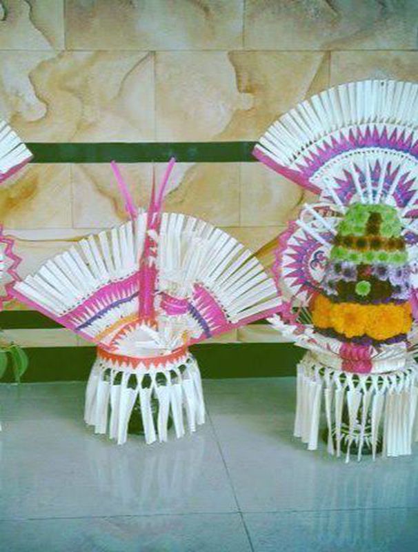 CANANG SARI CANANG REBONG