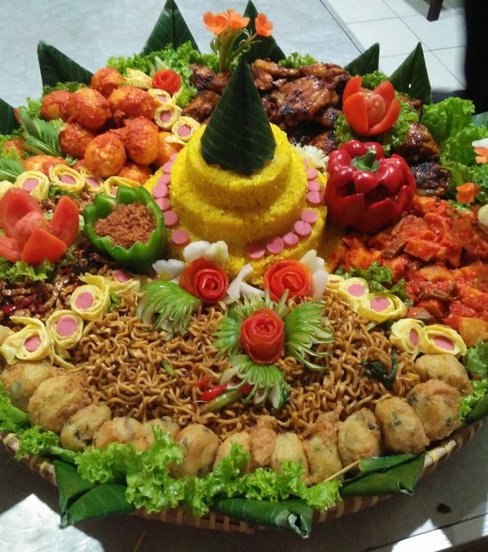 Tumpeng Nasi Kuning 2 by Enggal Surabaya