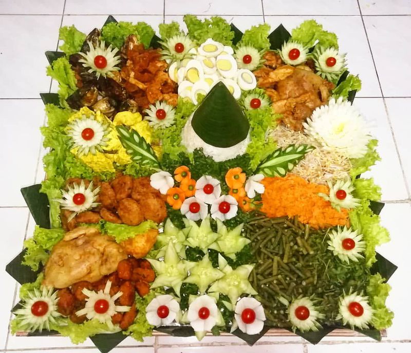Nasi Tumpeng Besar - Kuning - Tipe B
