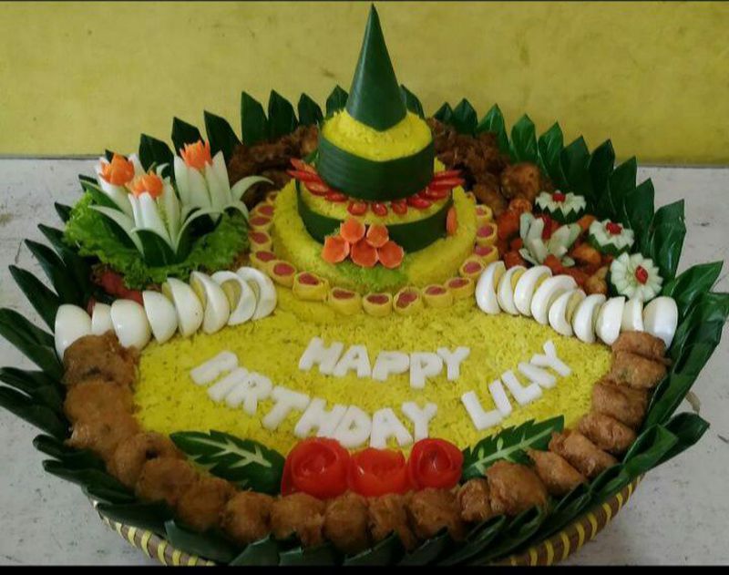 Tumpeng nasi kuning 1 by Enggal Surabaya