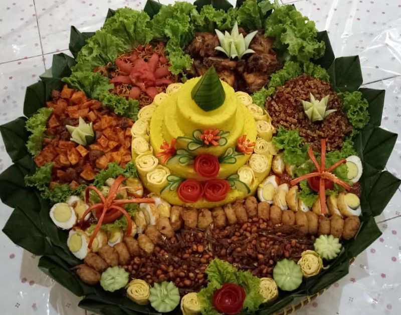 Tumpeng Nasi Kuning 3 by Enggal Surabaya
