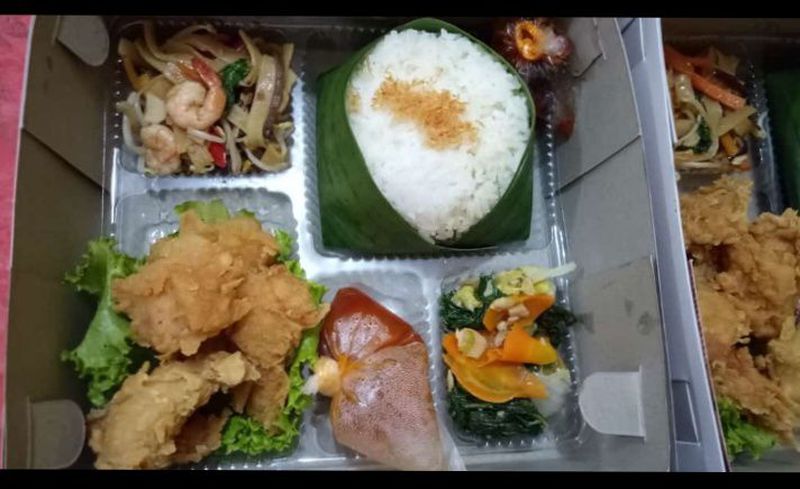 Nasi Kotak 14 (Nasi campur gurami filet)by Enggal Surabaya