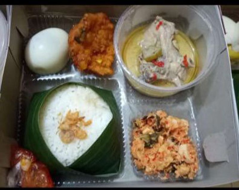 Nasi Kotak 12 (Nasi Campur Ayam Garang Asem) 26rb
