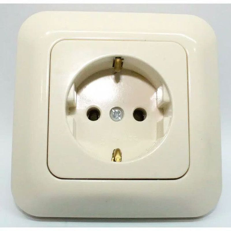 Stop Kontak Dinding Lubang 1