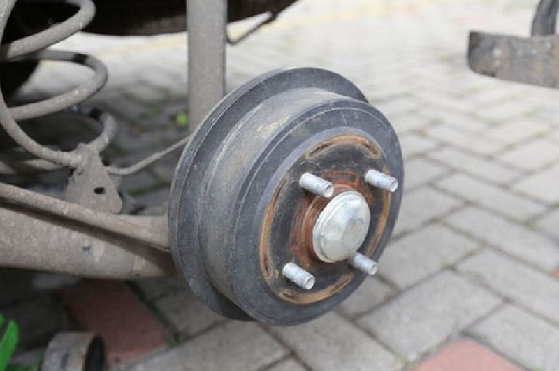 Jasa Service Rem (Depan Belakang) Toyota Kijang