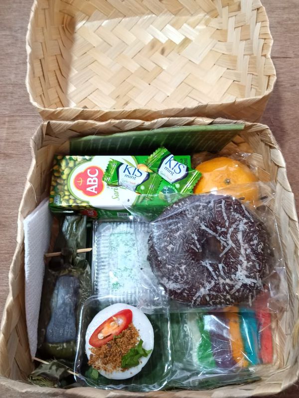 SNACK PAKET 1 - Rainbow Cake