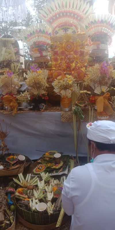 Banten upakara pemuput di ajeng Ratu Peranda dan penuhuran