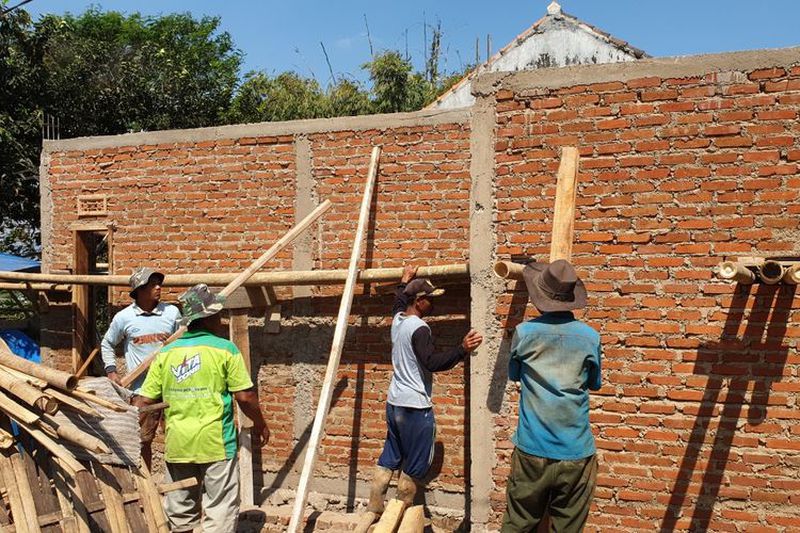 AKTIVITAS RUMAH TANGGA SEBAGAI PEMBERI KERJA DARI PERSONIL DOSMETIK