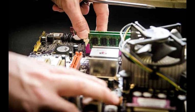 Jasa perbaikan komputer, ganti memory dan cleaning board