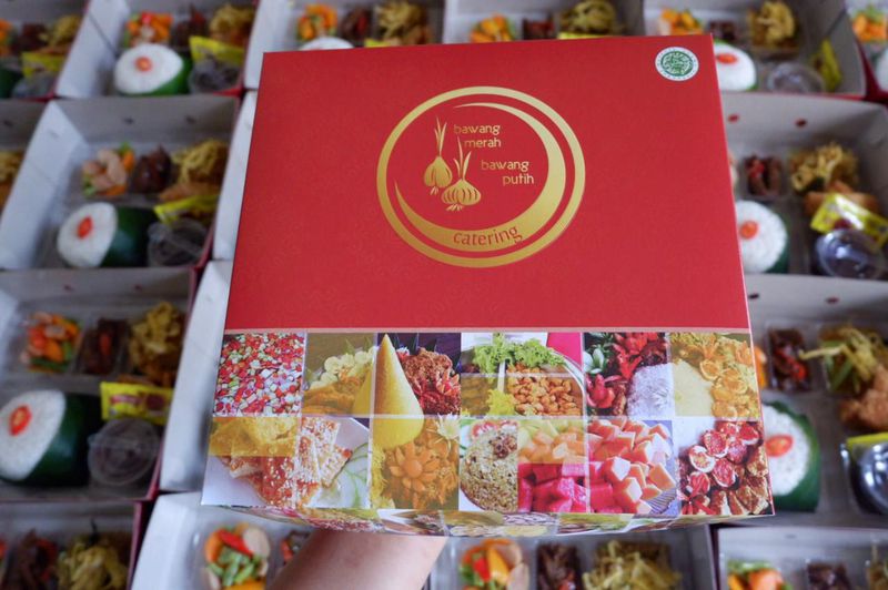 NASI KOTAK PAKET NASI KUNING ISTIMEWA + AIR MINERAL GELAS