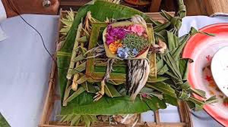 Caru Siap Putih Siungan/ Ayam Putih Siungan