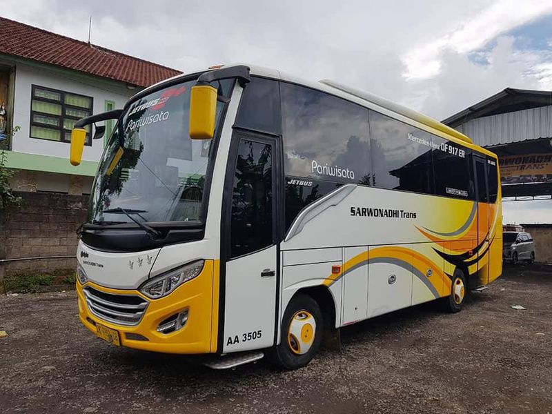 Sewa Kendaraan Bus Pariwisata Kapasitas 35 Seat (Full Day Over Land)