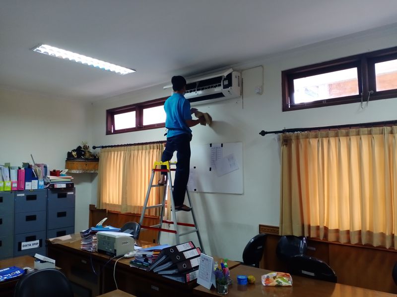 Pemeliharaan AC, AC split ( Cleaning dan Isi freon )