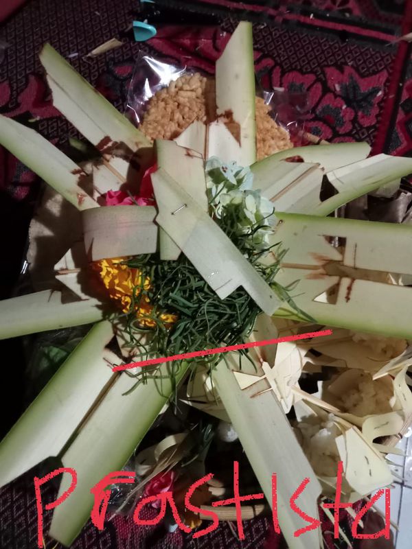 Sesajen / Banten Pratista