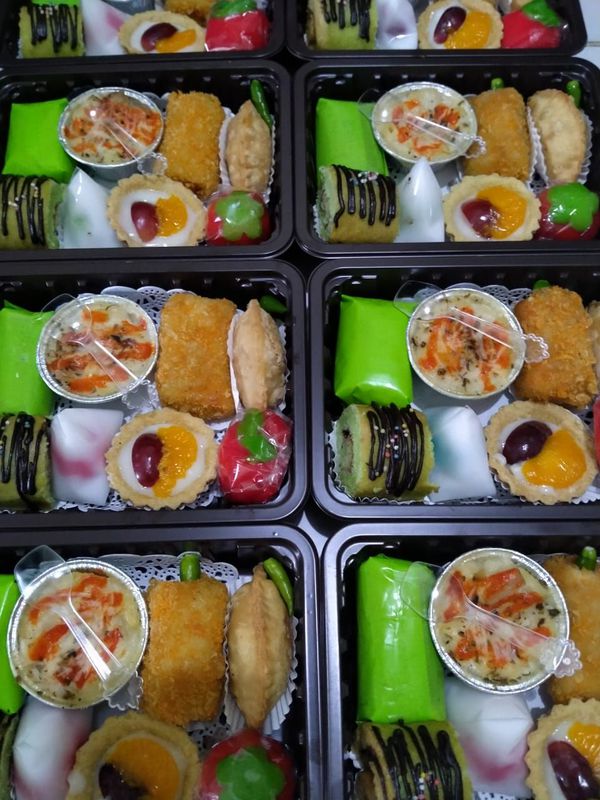 Kue Mini Box Besar (Isi 8)