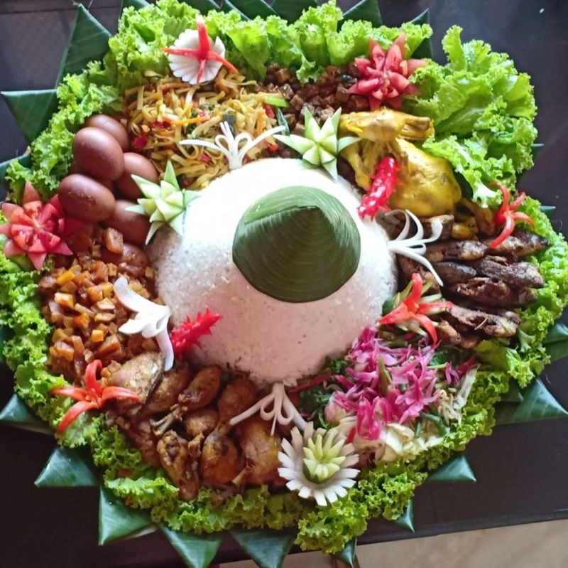 Nasi tumpeng