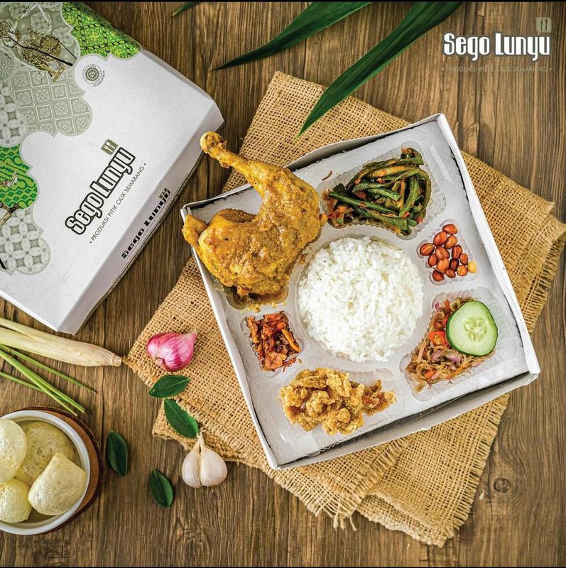 SEGO LUNYU PAKET NASI AYAM BETUTU
