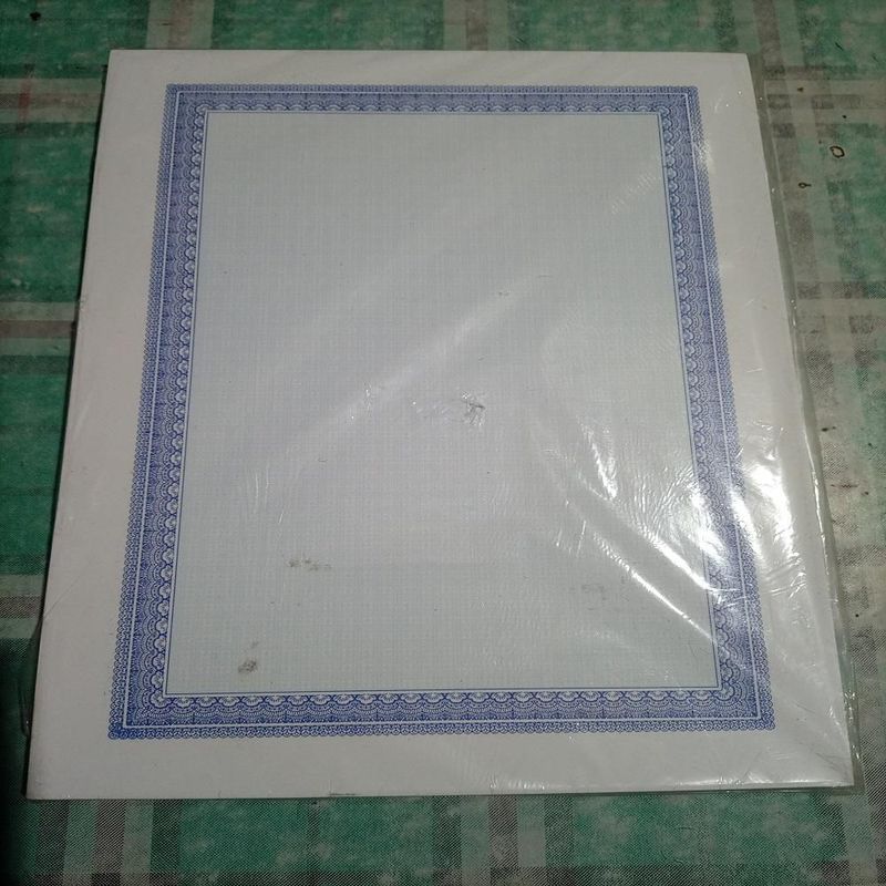KERTAS PIAGAM A4 MOTIF BIRU (1 BALL)