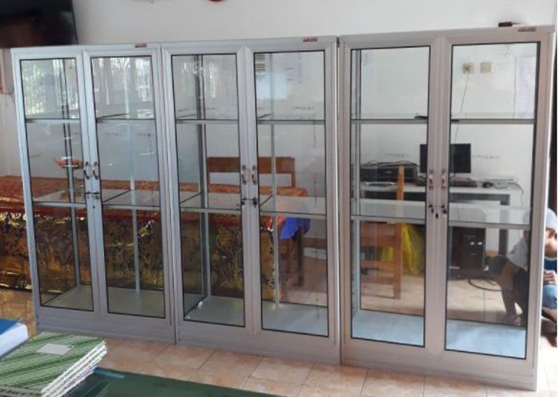 Almari Kaca 2 Pintu etalase kaca