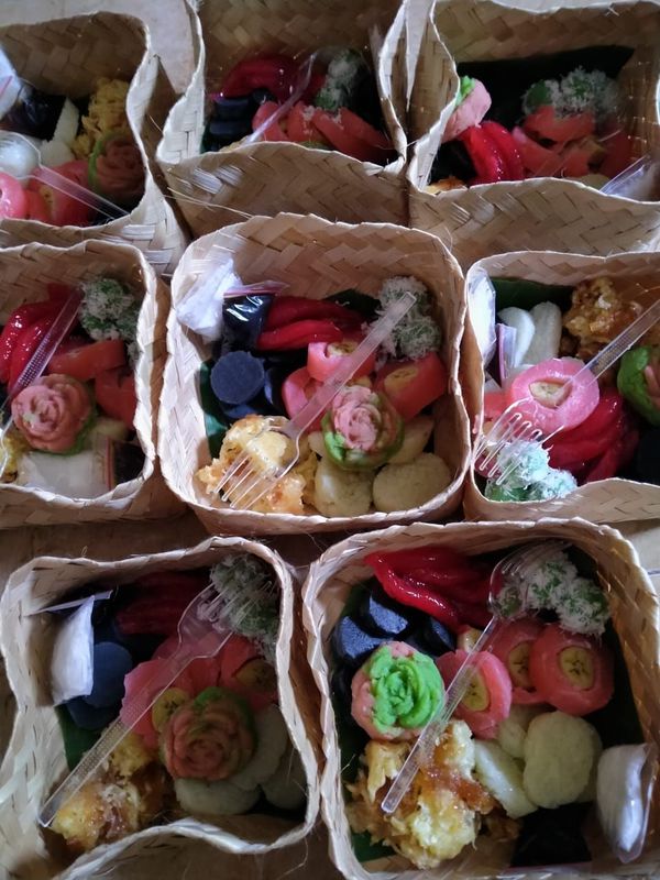 Snack Box Besek (Jajan Pasar dan Polo Pendem)