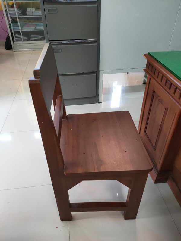 KURSI KAYU
