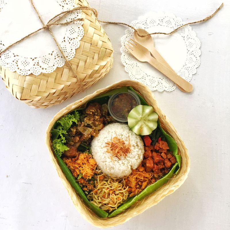 PAKET Besek: Sego Ndeso + Ayam In Besek - Ayam Kampung