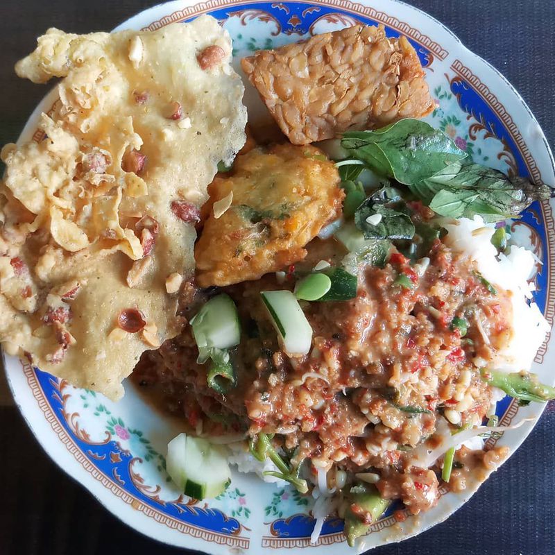 pecel tahu tempe dadar jagung