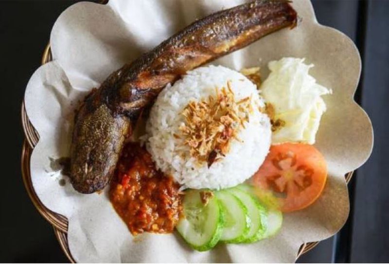 Paket Nasi Pecel Lele + Es Teh