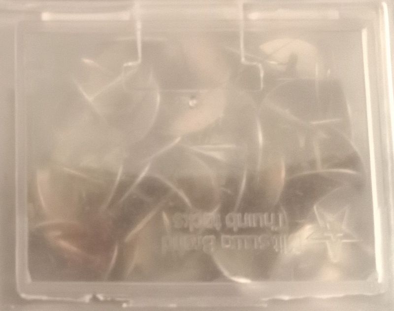 PAKU PICIK KECIL KOTAK PUTIH