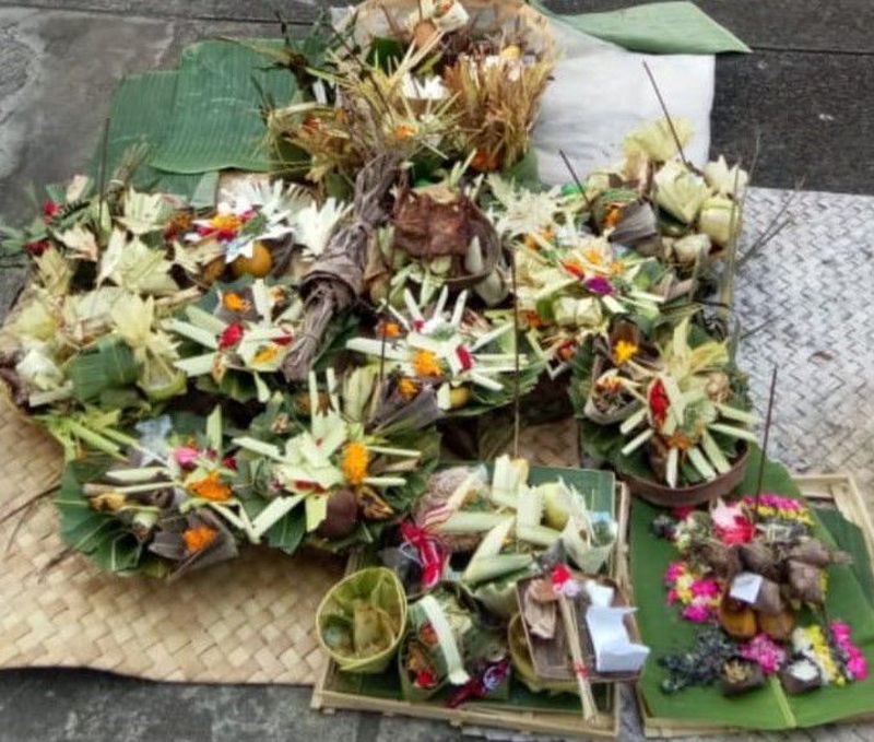 Sesajen / Banten Caru Lengkap