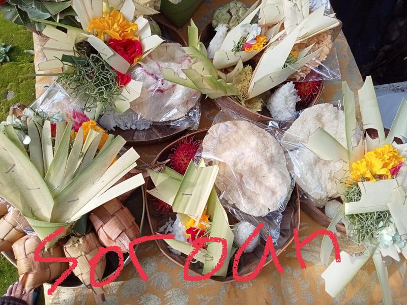 Sesajen / Banten Soroan Lengkap