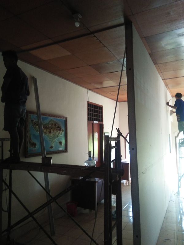 Pekerjaan Partisi Gypsum Dua Muka rangka Metal Stud