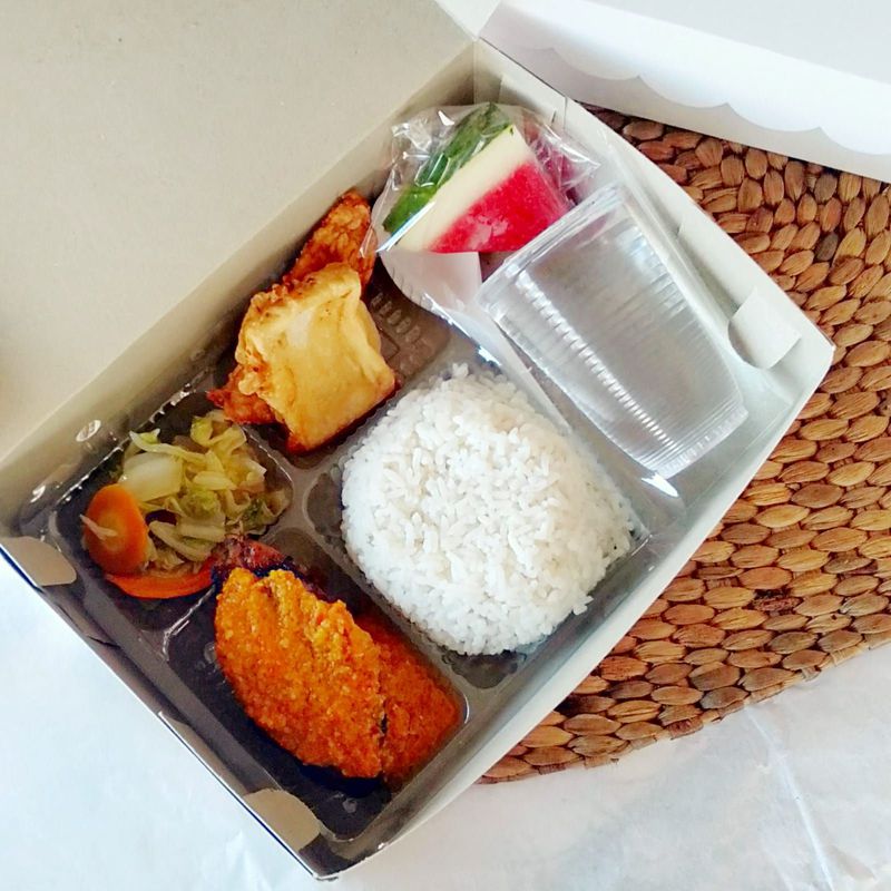 Paket Nasi box Ayam