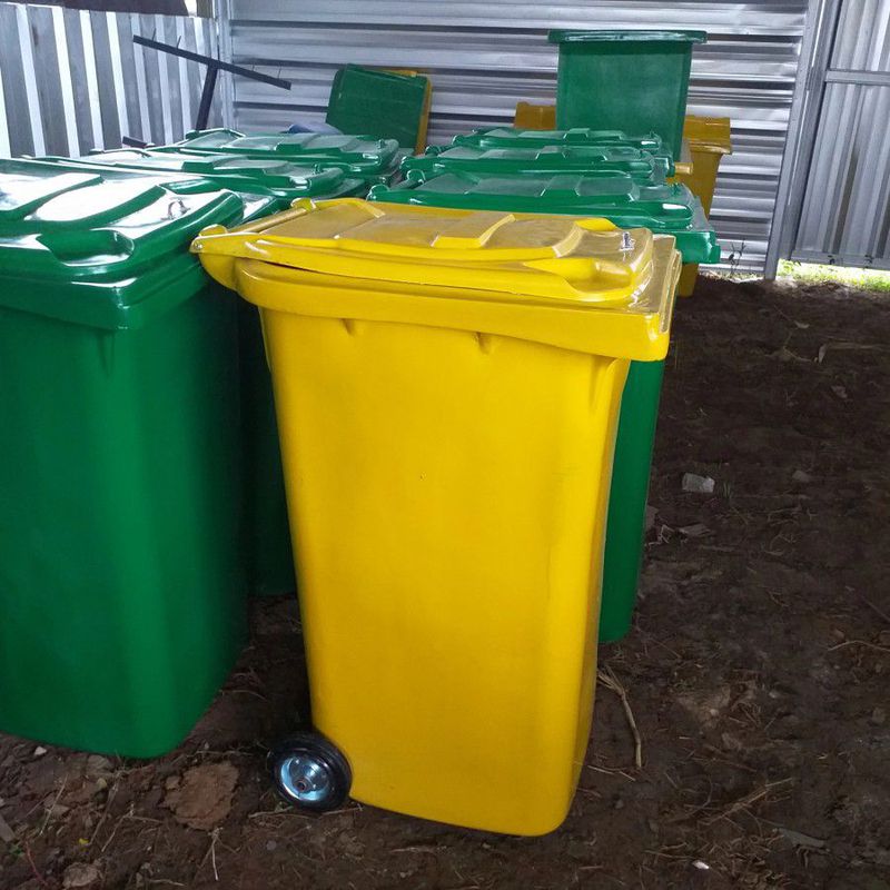 tempat sampah fiberglass Roda 240Ltr