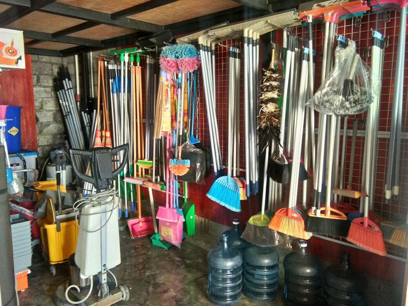 Paket alat dan perlengkapan kebersihan