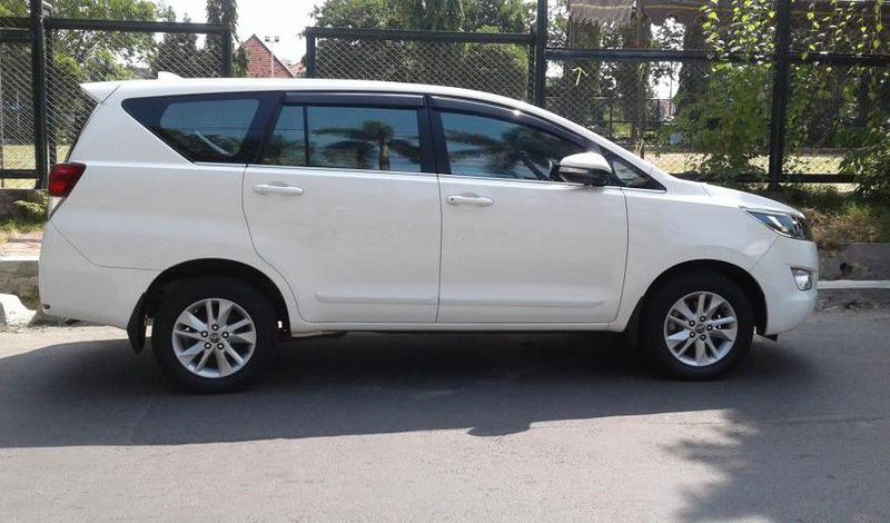 SEWA MOBIL INNOVA REBORN