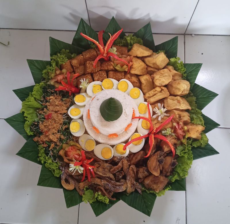 Nasi Tumpeng - Nasi Kuning