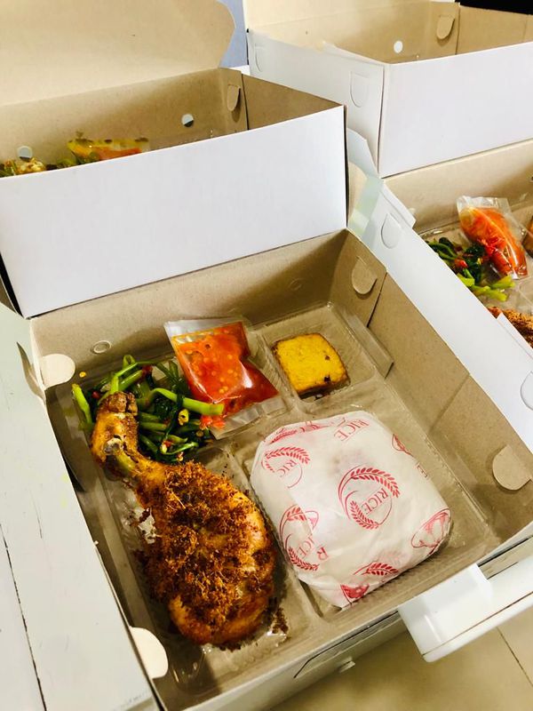 PAKET NASI BOX AYAM PLECING