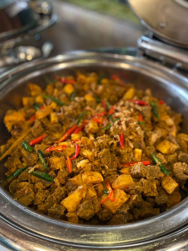 Makanan dan Minuman Prasmanan (Lunch/Dinner Buffet)