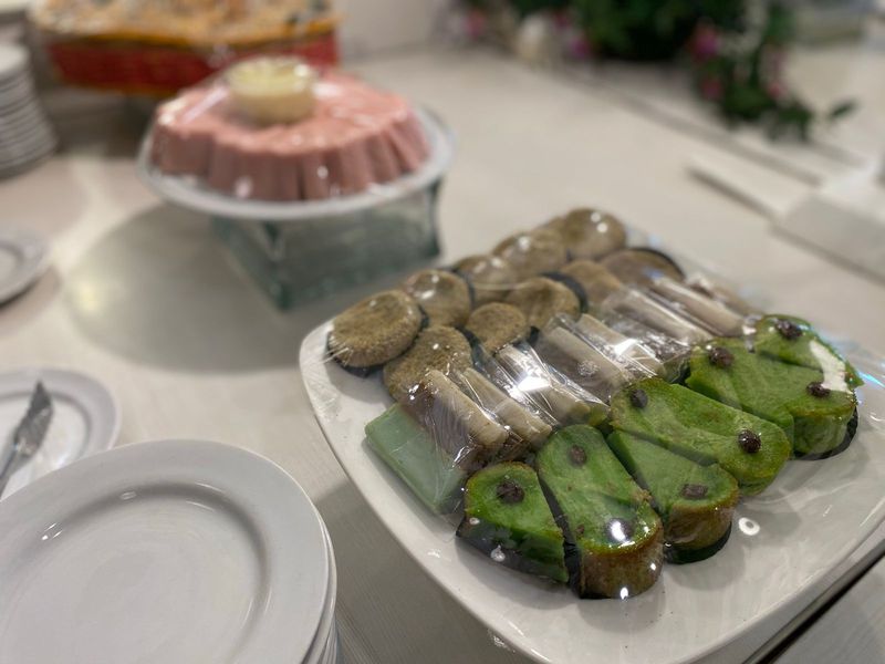 Coffee Break (Snack, Kopi dan Teh)