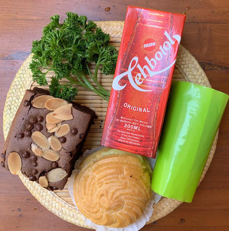 Snack Box Teh Botol 200 ml by Noer catering - Paket A