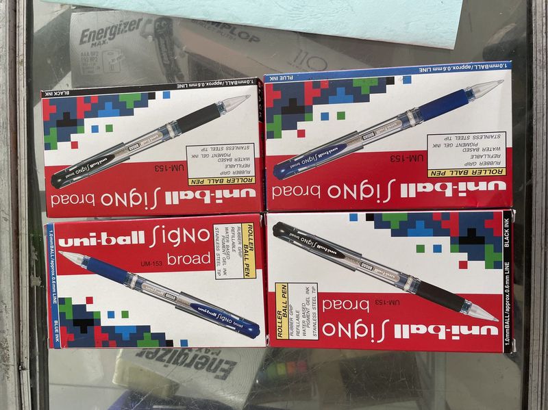 Pena Ballpoint Uniball Signo - Biru