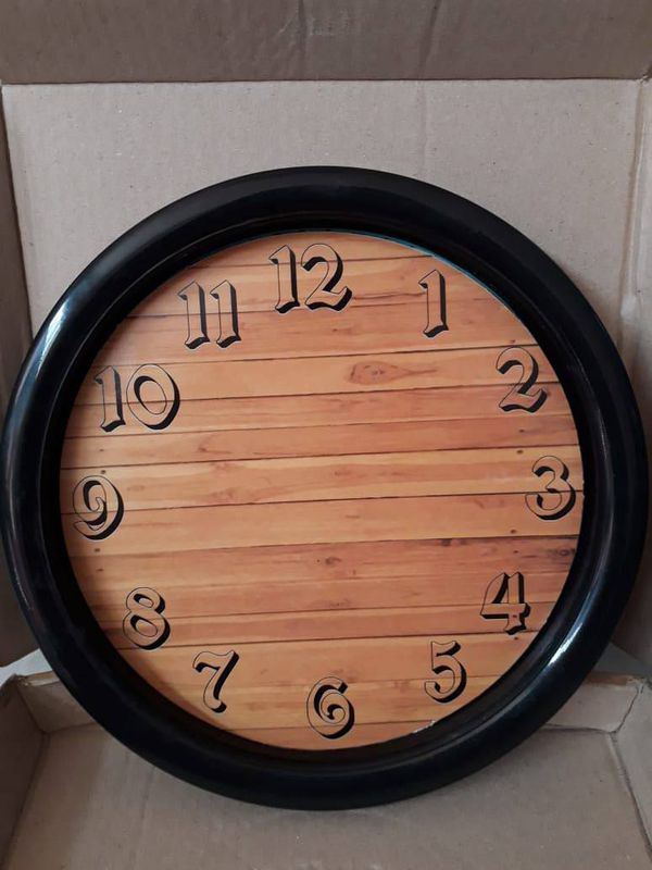 Jam dinding