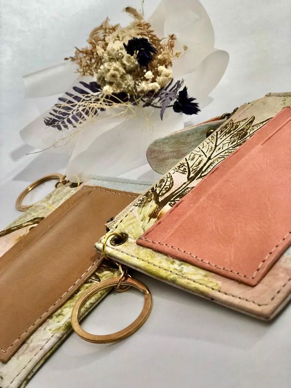 dompet dan gantungan kunci ecoprint